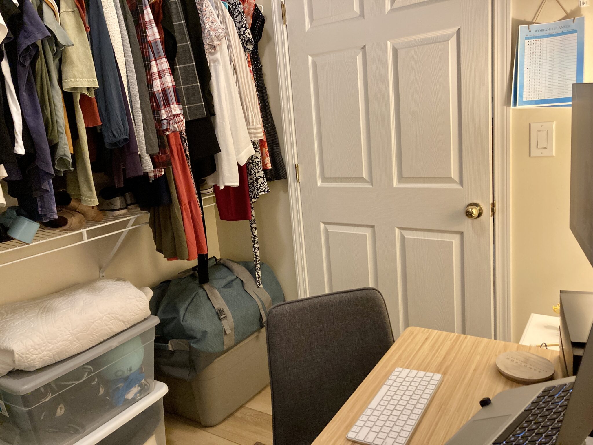 How To Set Up A Closet Office: 20 Ideas To Mimic | Buildremote